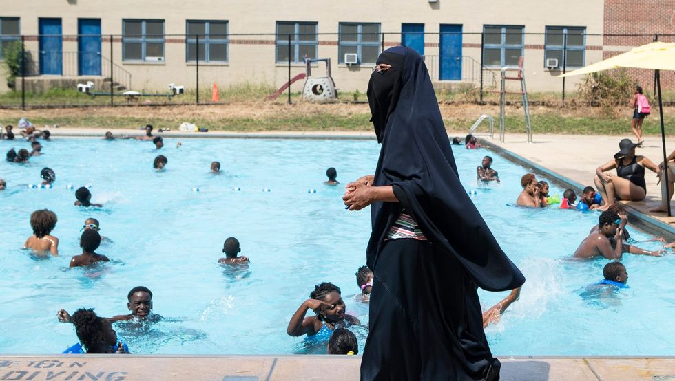 French women activists are fined for wearing a burqa in the swimming ...