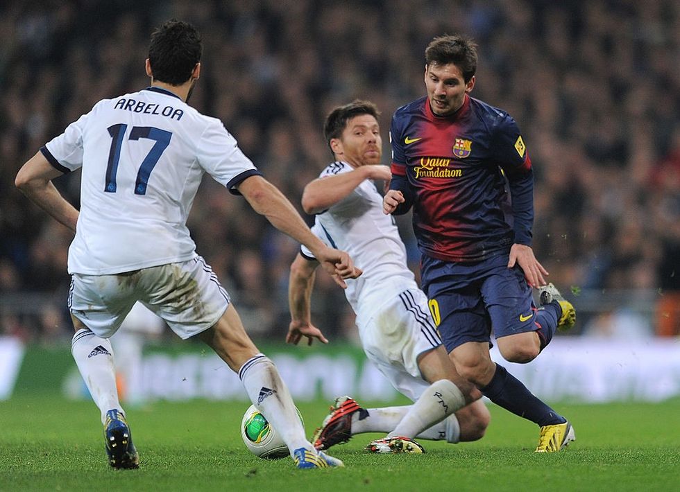 Xabi Alonso explains how difficult it was to stop Lionel Messi when he ...
