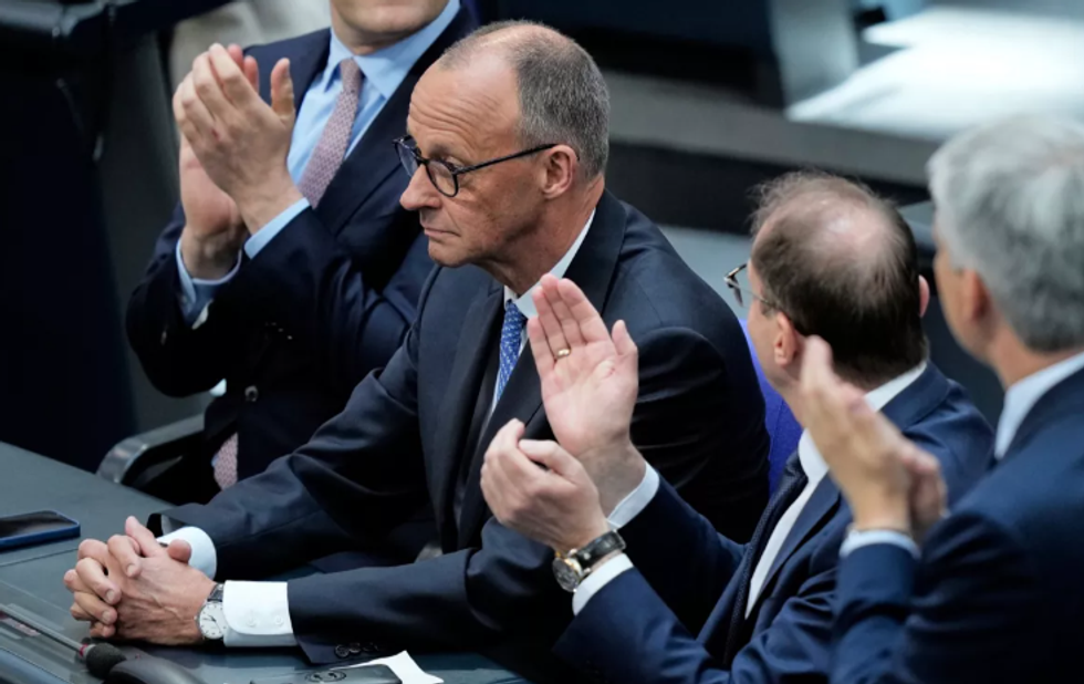 Kancelari gjerman refuzoi të valëvis flamurin e ylberit: Bundestagu nuk ...