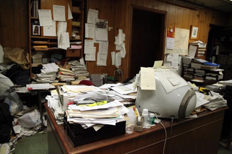 Employees who have a messy desk are very efficient - Telegraph - Telegraph