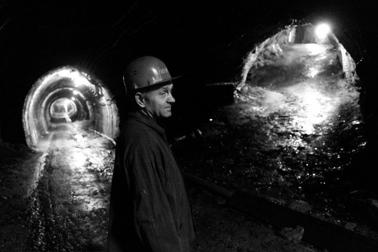 The miners of the "Sasa" ore mine are on strike, demanding higher ...