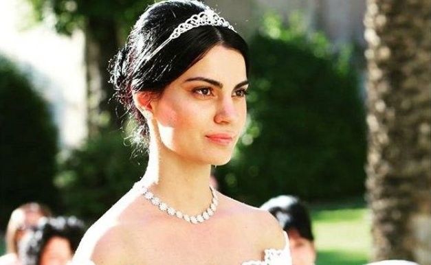 Anjeza clarifies those who insulted her appearance as a bride ...