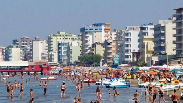 Eight children get lost every day on the beaches of Durrës (Video ...