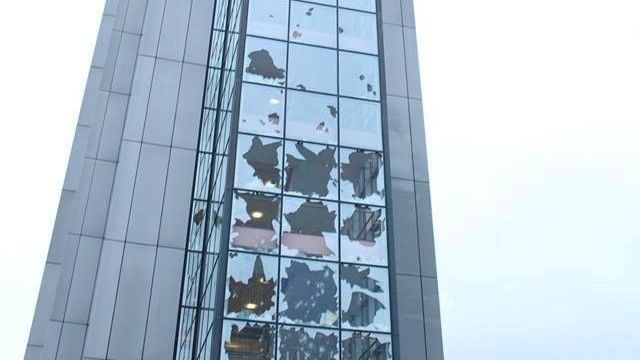 93 xhama të thyer, çmimi i njërit rreth 1800 euro, shuma totale afro ...