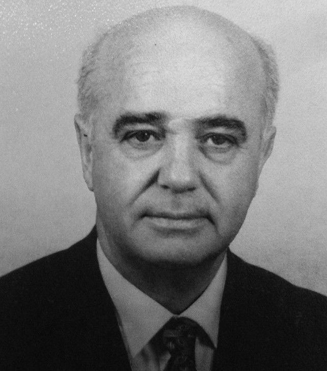 Vdes ish-guvernatori i parë i BQK-së Ajri Begu - Telegrafi - Telegrafi