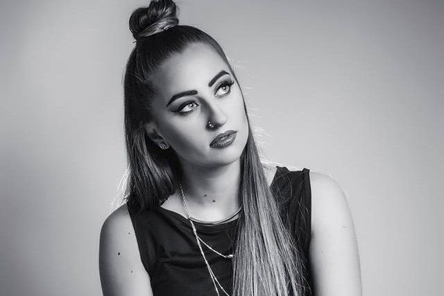 Arta Memedi lanson “N’maje” (Video) - Telegrafi - Telegrafi