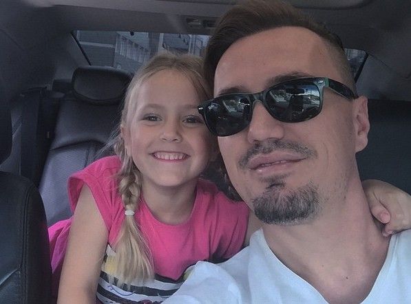 Tara fan of Elvana and Dafina - Telegraph - Telegraph