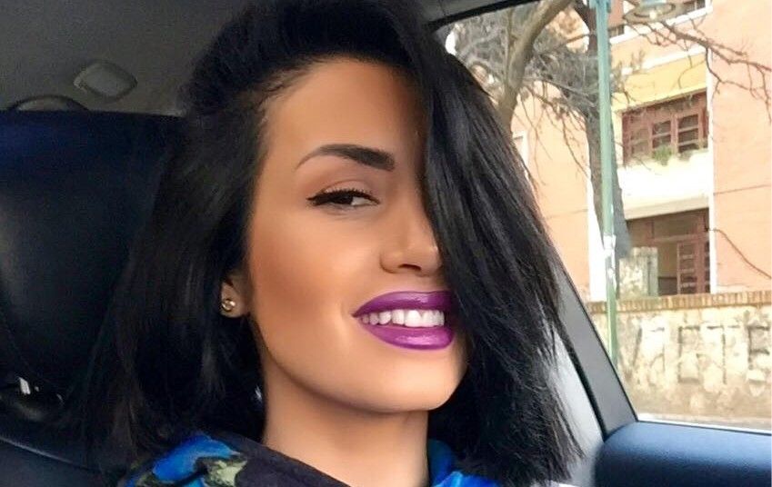 Jonida, on the cover of Living magazine (Photo) - Telegrafi - Telegrafi