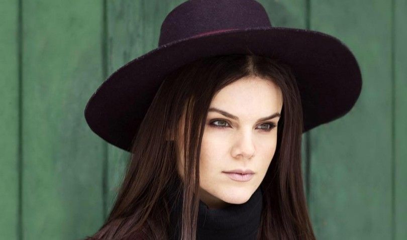 Another fantastic Albanian debuts in the world as an actress and singer ...