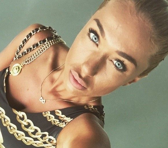 Adelina shares with her followers the first photo after the road ...