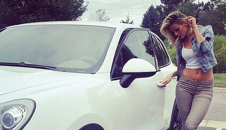 Afërdita Dreshaj stings Egzona, Agon's ex-wife (Photo) - Telegrafi ...