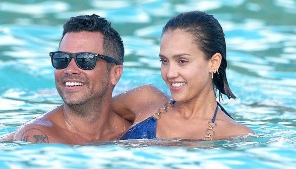 Alba, nice and sweet on the beach (Photo) - Telegrafi - Telegrafi