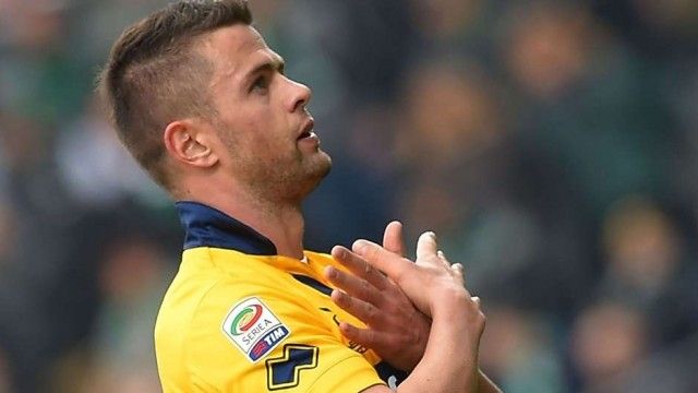 Andi Lila falënderon Parmën - Telegrafi - Telegrafi