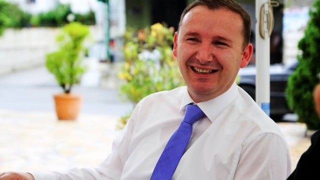 Armend Zemaj, 50 euro për Abdullah Thaçin (Foto) - Telegrafi - Telegrafi