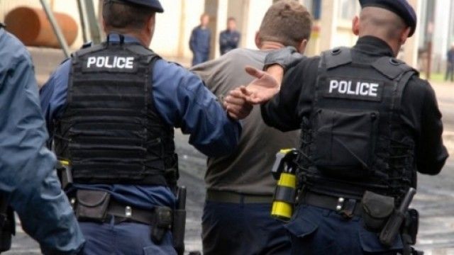 Three suspects are arrested for arms smuggling - Telegrafi - Telegrafi