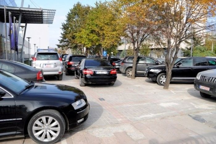 Interesim i madh për t’i blerë veturat 3Z - Telegrafi - Telegrafi