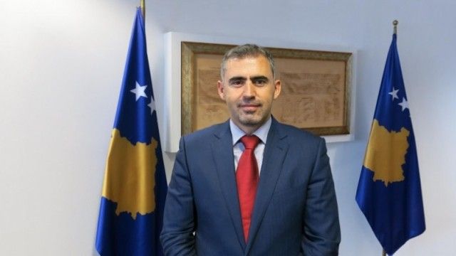 Ish-këshilltari i Isa Mustafës: Albin Kurti nuk mund ta quajë partnerin ...