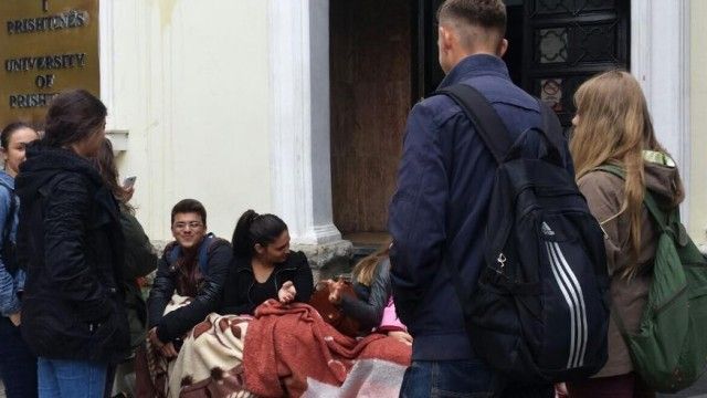 Bllokohet rektorati! - Telegrafi - Telegrafi