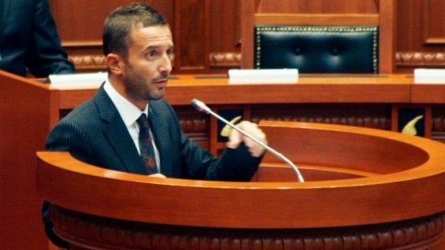 Brache in the pulpit with Red Bull and Bake Rolls (Photo) - Telegrafi ...