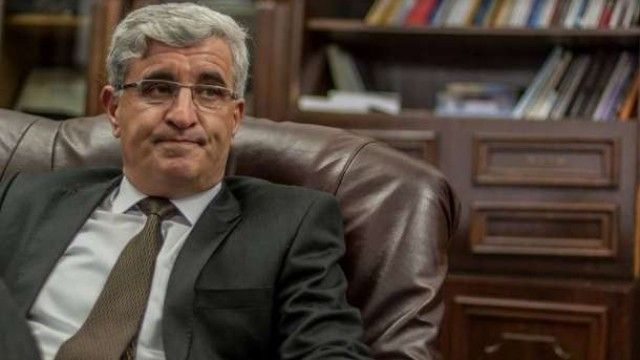 E bllokojnë rektorin Zejnullahu - Telegrafi - Telegrafi