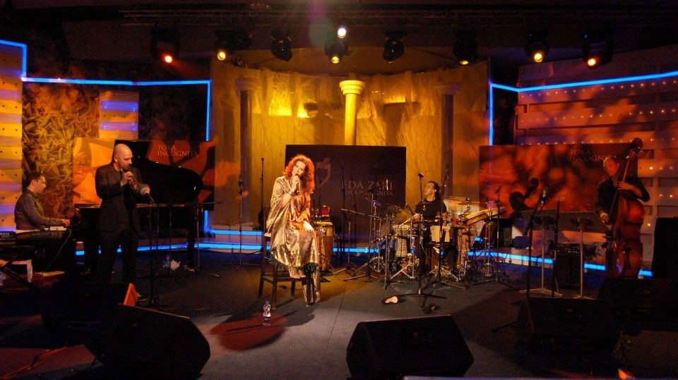 Meditative performance on a musical journey by Eda Zari - Telegrafi ...