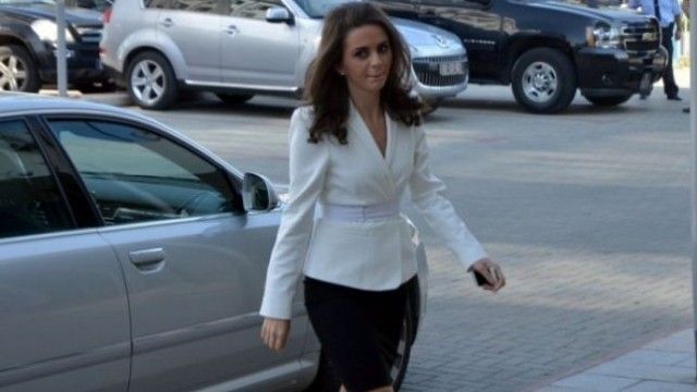 Teuta Rugova bojkotoi seancën konstituive - Telegrafi - Telegrafi