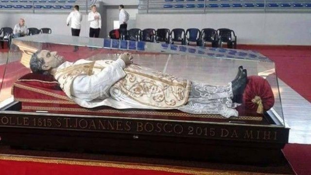 The hundred-year-old corpse of Don Bosco is exhibited in front of the ...