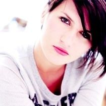 Gjira: I like to sing only in Albanian - Telegrafi - Telegrafi