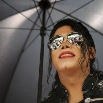 Tani edhe parfum i Michael Jackson - Telegrafi - Telegrafi