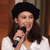 Krenare Rugova, aty ku moda gërshetohet me artin - Telegrafi - Telegrafi