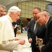 The Pope returns the crocodile to Cuba - Telegraph - Telegraph