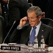 Bush jep 200 milionë dollarë për ushqim - Telegrafi - Telegrafi