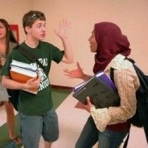 Ministria e Arsimit ndalon simbolet fetare në shkolla - Telegrafi ...