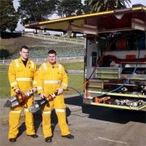 Firefighters try to remove the clumsy fire for three hours straight ...