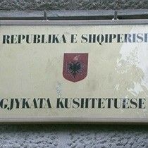 Fatmir Hoxha zgjidhet anëtar i Kushtetueses - Telegrafi - Telegrafi