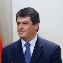 Presidenti dekoron Sokol Sokolin dhe Tom Ndojin - Telegrafi - Telegrafi