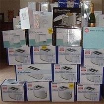 The married couple receives 24 toasters as wedding gifts - Telegrafi ...