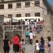 Gjirokastër, "Urani Rumbo" school in protest for water - Telegrafi ...
