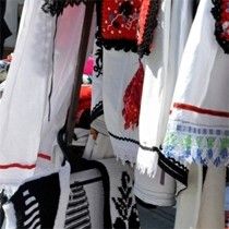 Traditional clothing between chaise and jeans - Telegrafi - Telegrafi