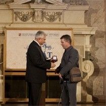 The Czech Republic decorates the Kosovar citizen - Telegraph - Telegraph