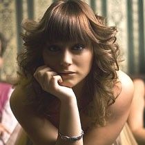 Hana Cakuli me këngë 'dimërore' - Telegrafi - Telegrafi