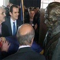 The bust of the historical president Ibrahim Rugova is revealed ...