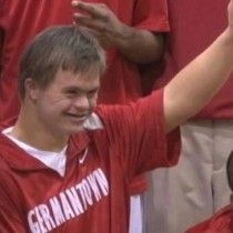 The one-handed basketball player goes around the world (video ...