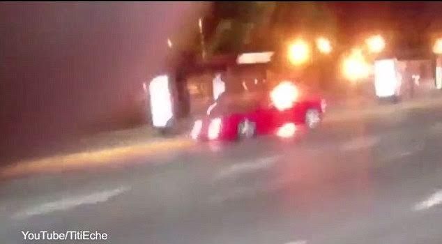 The critical moment when the Ferrari suddenly bursts into flames (Video ...