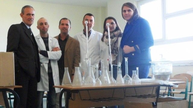Ferronikeli dhuron pajisje laboratorike për një shkollë të Drenasit ...