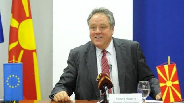 Hovit: Albanian youth do not learn the Macedonian language - Telegrafi ...