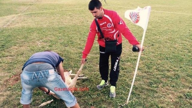 Ismet Munishi talks about the cutting of the sacrifice between the ...