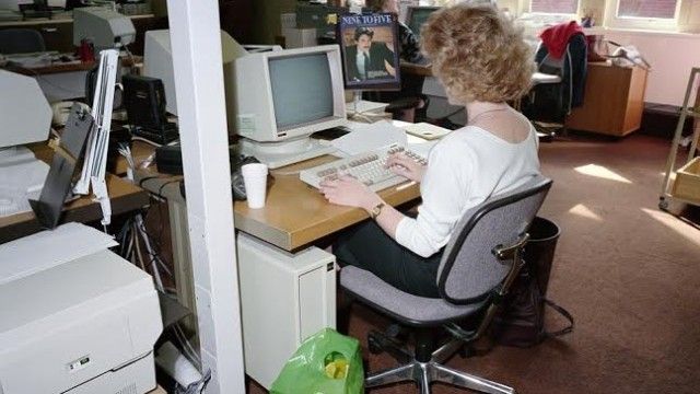 This is what secretaries and offices looked like in the 80s (Photo ...