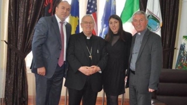 Kardinali Bassetti vizitoi Kosovën - Telegrafi - Telegrafi