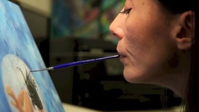 This Paralyzed Artist Makes Amazing Paintings - With Her Mouth! (Video ...